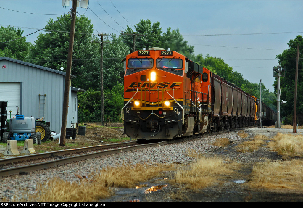 BNSF 7277 Heads up a Nb grain train!